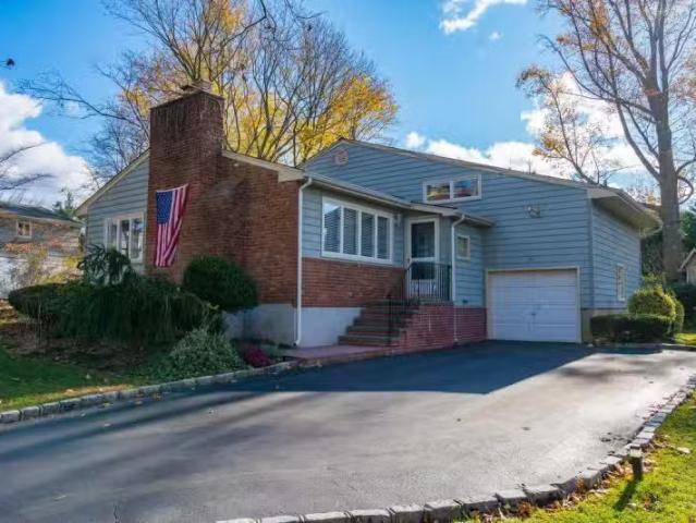 19 Radcliff Drive, Huntington, NY 11743