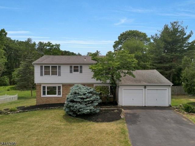 19 Renfro Rd, Franklin Twp, NJ 08873