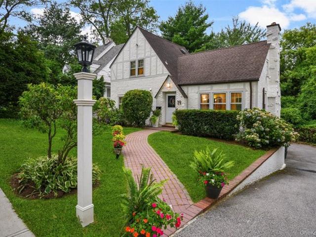 19 Revere Rd, Larchmont, NY 10538
