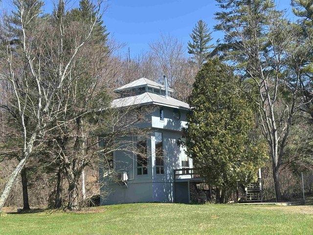 19 River Run Dr, Hyde Park, VT 05655