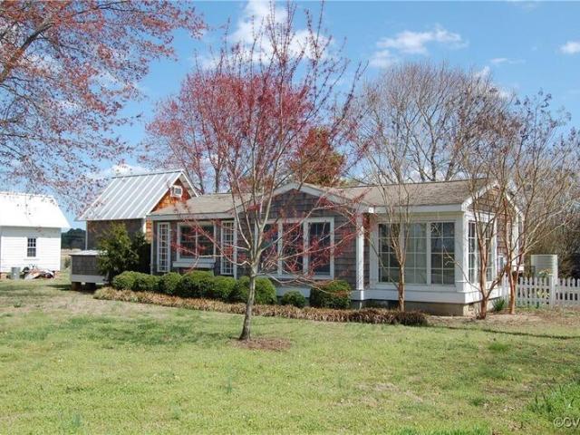 19 Riverside Drive, Lancaster, VA 22503