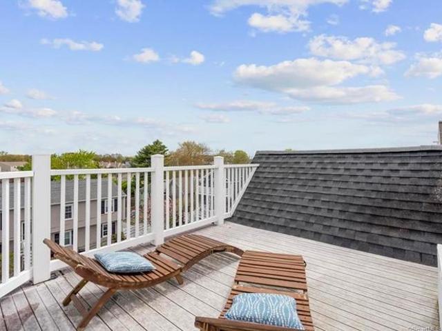 19 Rock St, Milford, CT 06460