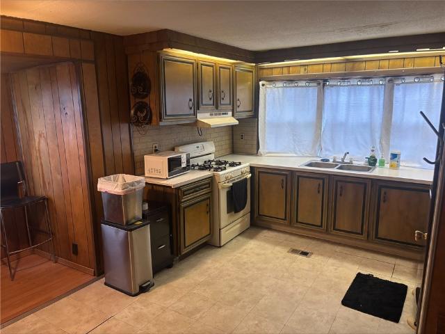 19 Roundtop Dr