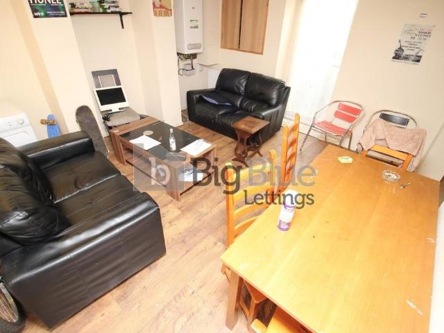 19 Royal Park Avenue, Hyde Park. 4 bed terraced house to rent £2,028 pcm £468 pw