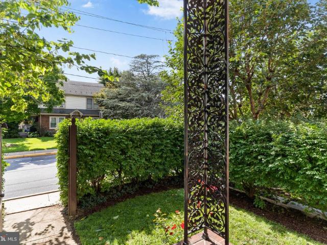 19 S Custer Avenue