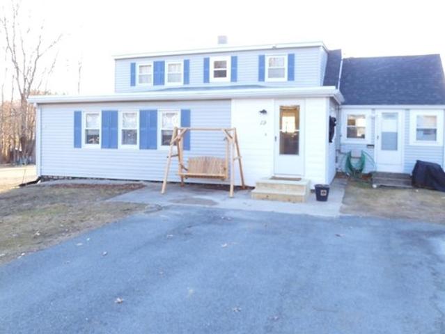 19 S Hunt Rd, Amesbury, MA 01913