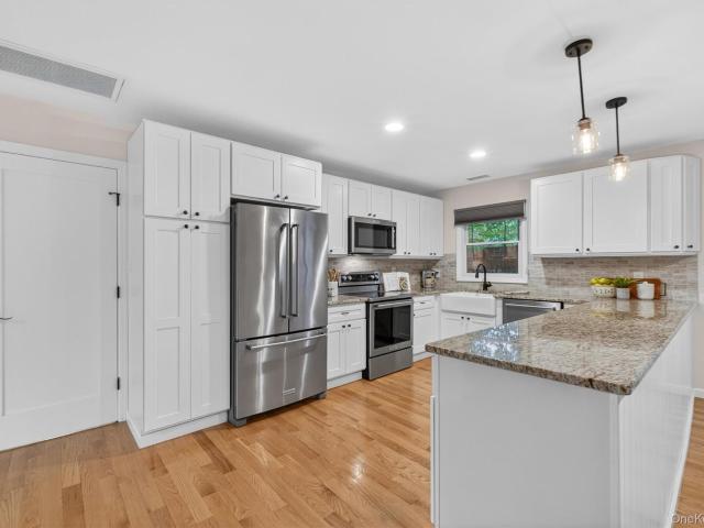 19 Scenic Dr, Poughkeepsie, NY 12603 | MLS #992855 | Compass