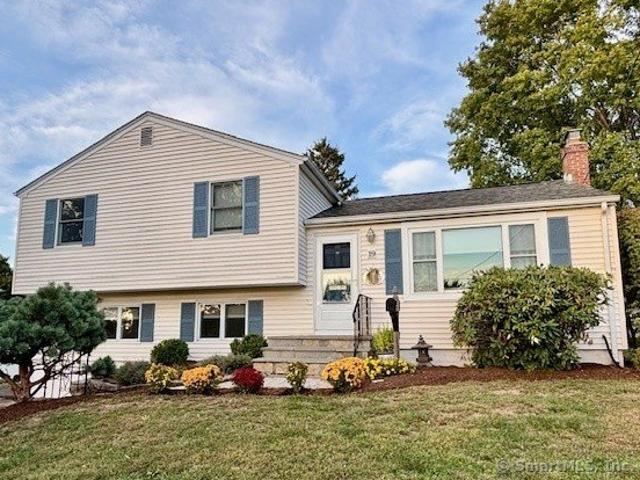 19 Saddle Hill Cir, Newington, CT 06111
