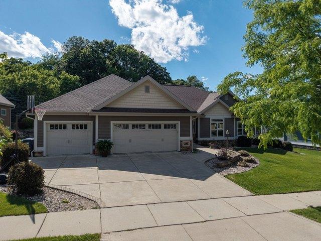 19 Savannah Pkwy, Deerfield, WI 53531