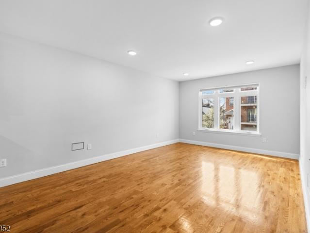 19 Shaw Ave # 1