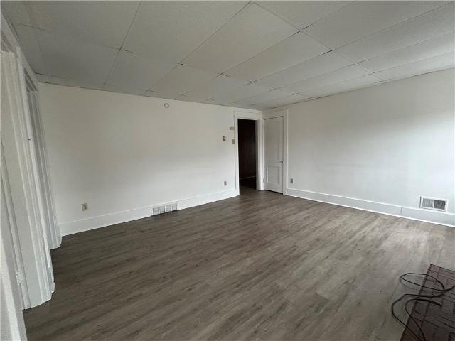 19 Singer Ave 5