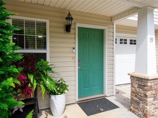 19 Singleton Ln, Fletcher, NC 28732