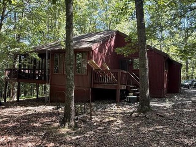19 Snowflake Ln, Hedgesville, WV 25427