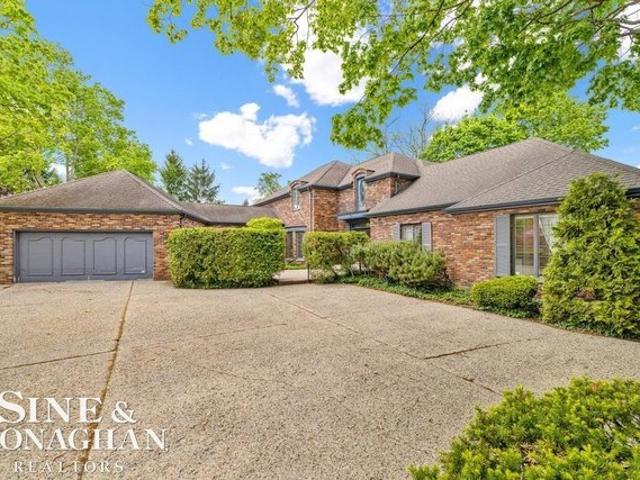 19 Stratton Pl, Grosse Pointe Shores, MI 48236