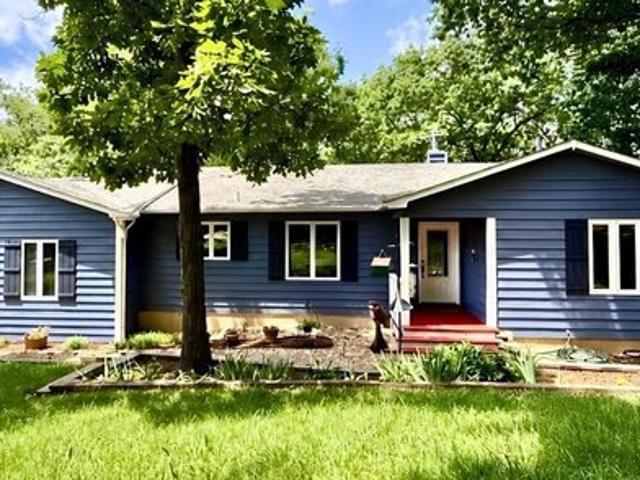 19 Summit Ln, Pacific, MO 63069
