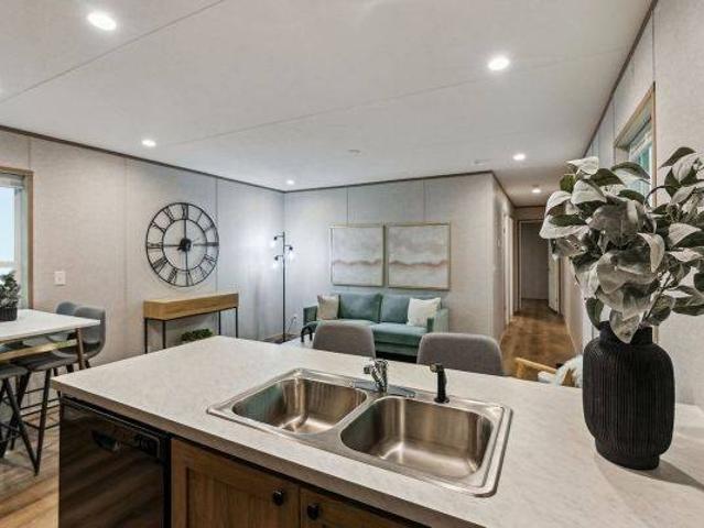 19 Sundale Trailer Ct, Washington, IN 47501