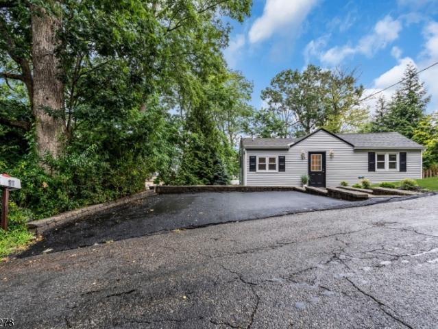 19 Sutton Rd