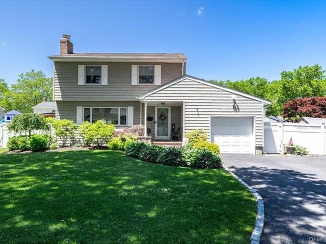 19 Sycamore St, Melville, NY 11747