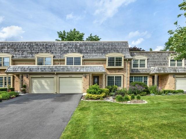 19W010 Avenue Normandy E, Oak Brook, IL 60523
