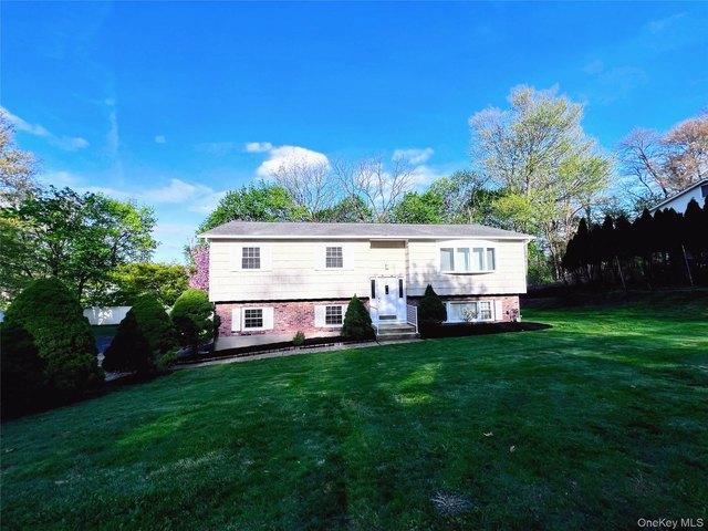 1 Muir Ln, New City, NY 10956
