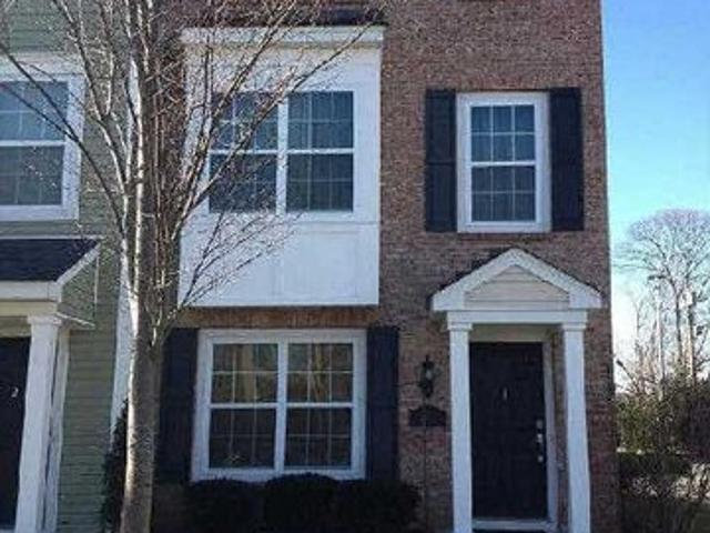 1 Maler Ln, Patchogue, NY 11772