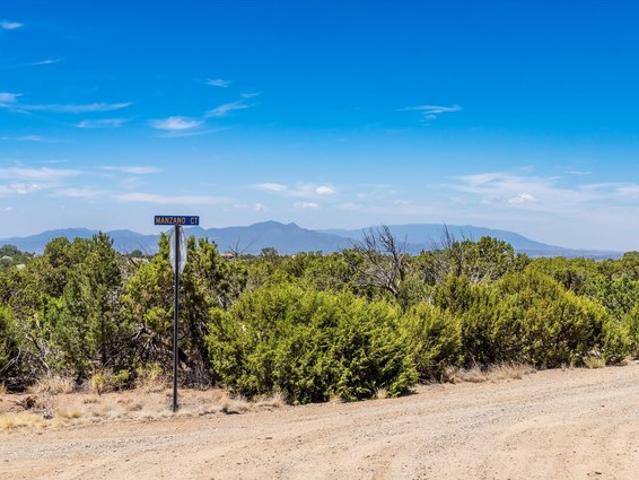 1 Manzano Ct, Santa Fe, NM 87508