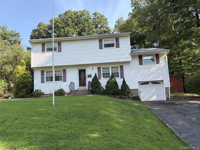 1 Marion Ct, New City, NY 10956