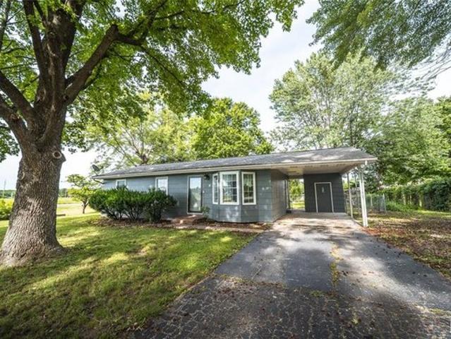 1 Marion Dr, Saint James, MO 65559