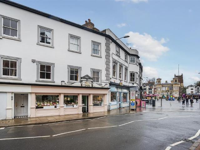 1 Market Place, Kingston Upon Thames KT1 1 bed flat to rent £1,750 pcm £404 pw