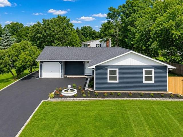 1 Martin Ct, Coram, NY 11727