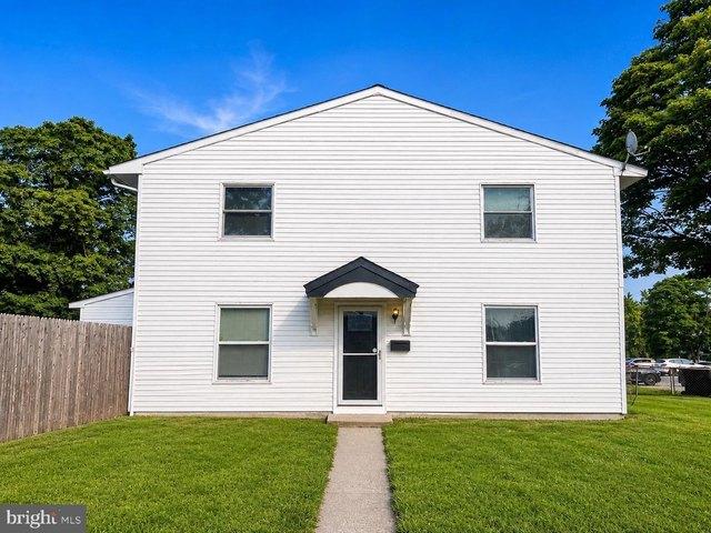 1 Maureen Ct, Sicklerville, NJ 08081