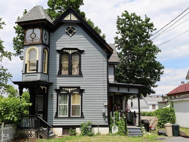 1 McMartin St, Johnstown, NY 12095