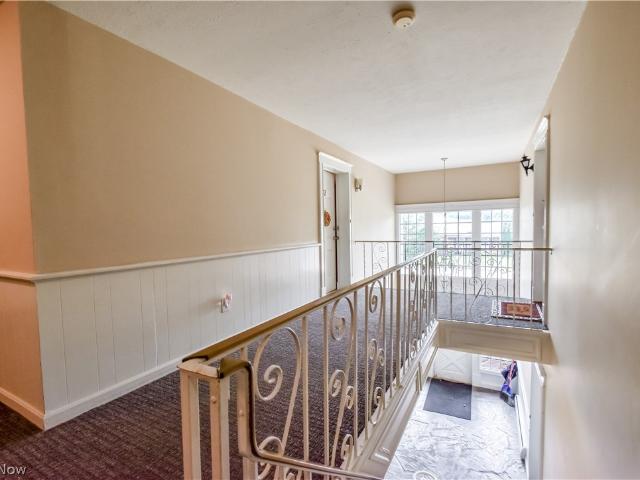 1 Meadowlawn Drive 12
