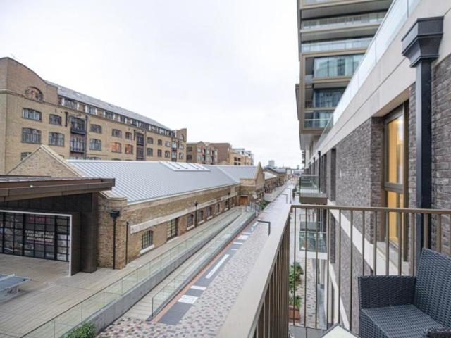 1 Merino Garden, London, E1W 2DF 2 bed flat to rent £4,550 pcm £1,050 pw