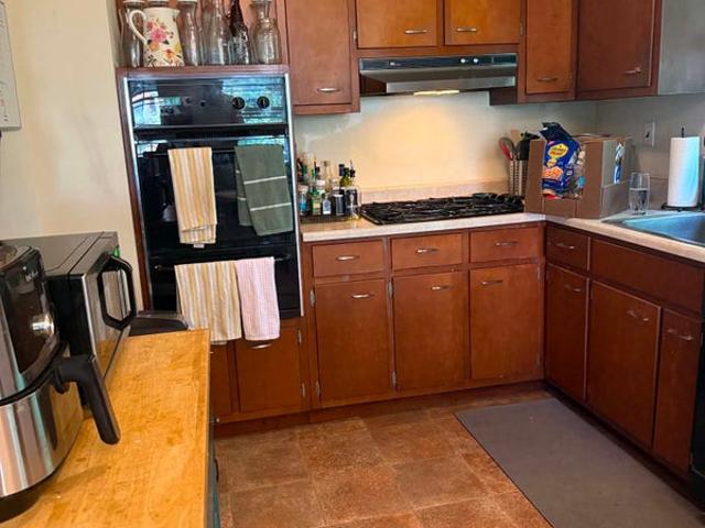 1 mid size room, 1 extra large room