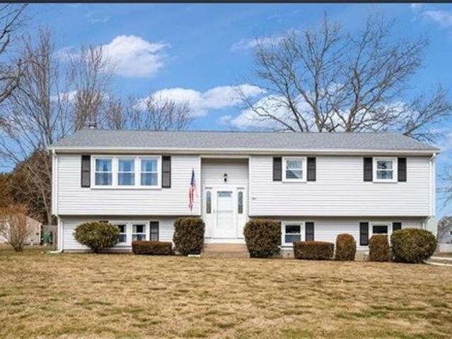 1 Midlands Dr, East Greenwich, RI 02818