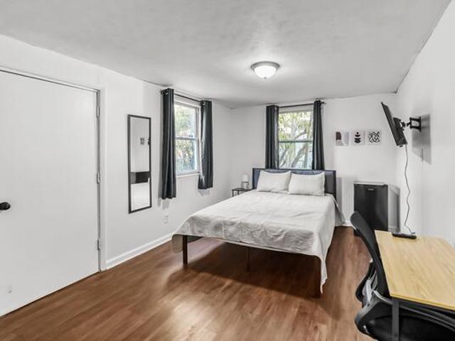1 Mile from Jacksonville University | Cozy, Renovated & Near It All! *Near bus stops, Fast Wifi | Book now for no move in fees!