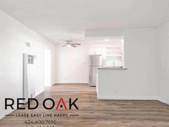 ~1 Month FREE~ Cheerful One Bedroom with Spacious Rooms, On Site Laundry, and Available Garage Parking ~ In Prime Alhambra! *Move In Special