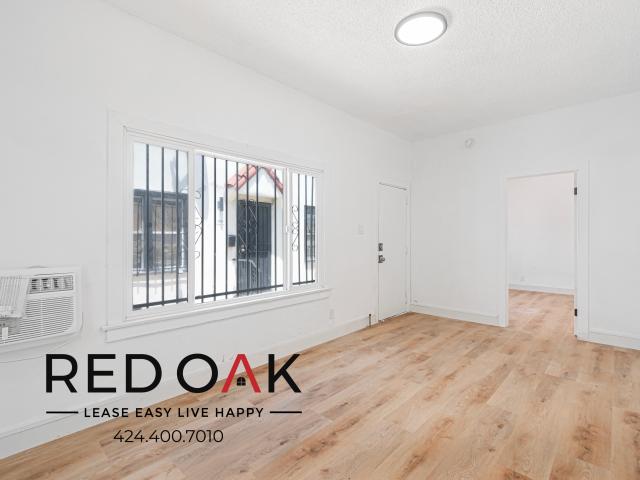 ~1 Month FREE~ One Bedroom with Stainless Appliances and Walk In Closet ~ In Prime LA! *Move In Special