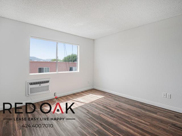~1 Month FREE + LOW DEPOSIT~ Spacious Two Bedroom with Balcony, On Site Laundry, and 2 Parking Spaces Included ~ In the Heart of Tujunga! *MOVE IN SPECIAL