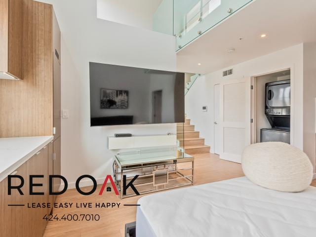 ~1 Month FREE~ Luxurious Studio Loft, Ready for Move In, with All Utilities Included, Roof Top Lounge, and Included W/D ~ In Prime Brentwood! *MOVE IN SPECIAL