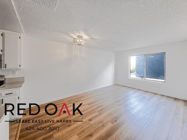 ~1 Month FREE~ Spacious One Bedroom with Pool, Included Parking, and On Site Laundry ~ In Prime North Hollywood! *Move In Special