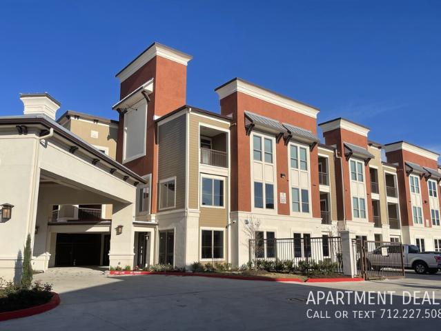 1 month free stylish living in the heart of South Central Houston