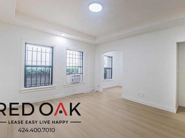 ~1 MONTH FREE~ Refreshed Studio with Updated Kitchen and Stainless Steel Appliances ~ In Koreatown!