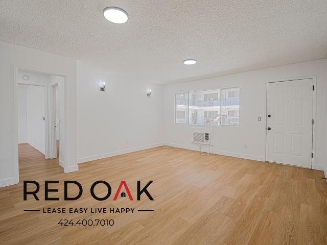 ~1 Month FREE~ Welcoming Two Bedroom with Lots of Natural Light, On Site Laundry, and Parking Included ~ In Highland! *Move In Special