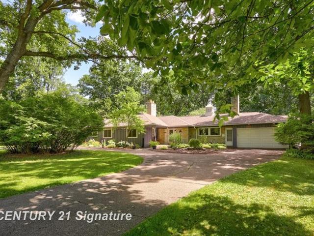 1 N Center Woods Dr, Saginaw, MI 48638