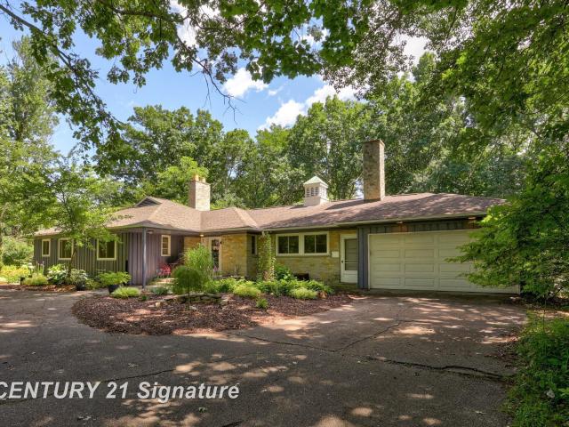 1 N Center Woods Drive