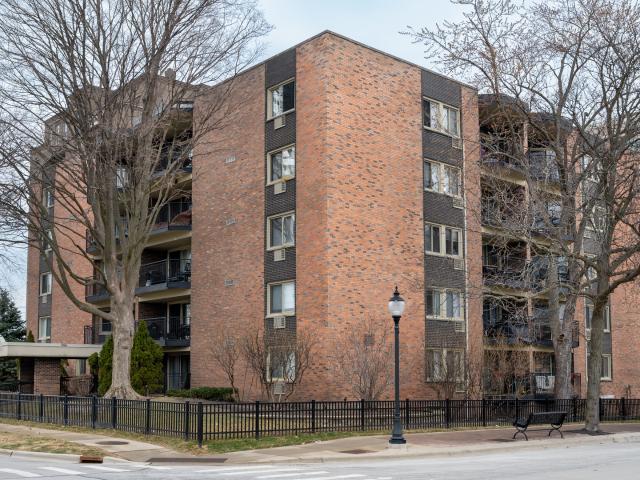 1 N Chestnut Ave, Unit 4G, Arlington Heights, IL 60005 | MLS #12539 | Compass