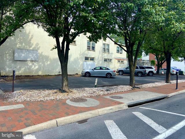 1 N Braddock Street