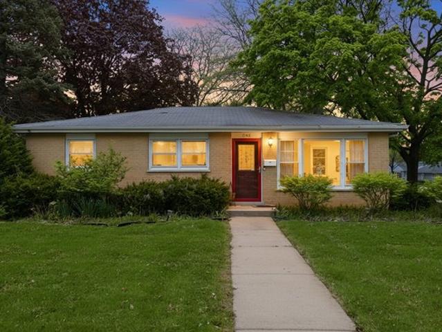 1 N Edward St, Mount Prospect, IL 60056